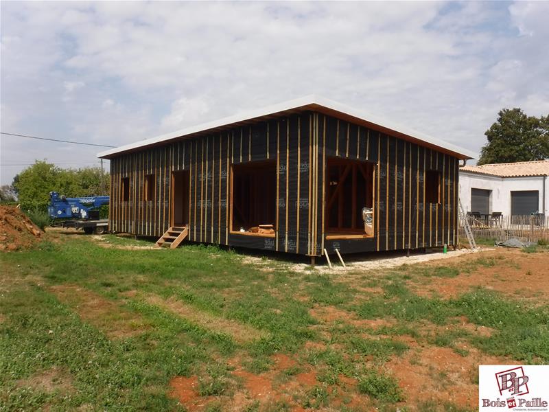 Maison en paille - Maison ossature et toiture isolée en paille à Melle ...